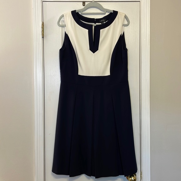 Tahari | Dresses | Gorgeous Tahari Navy And Off White Dress With Pleats ...